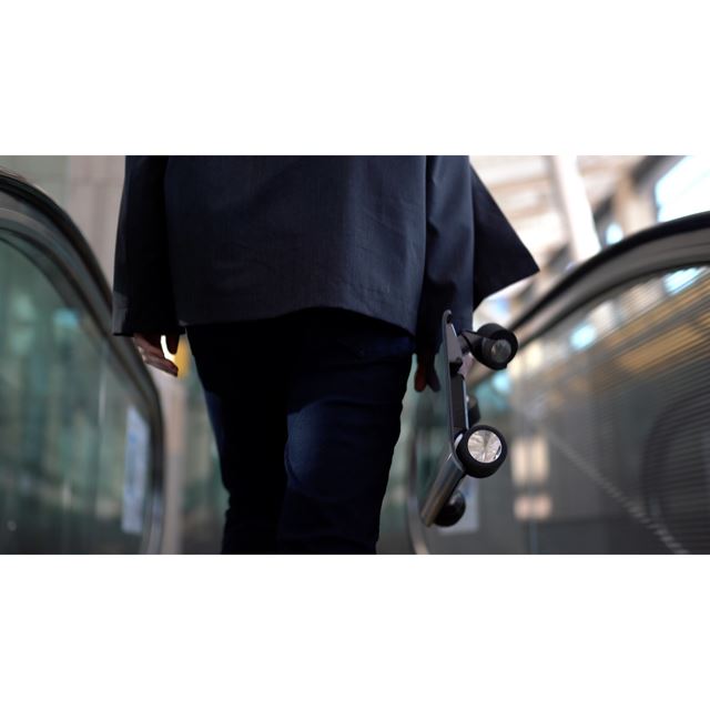 価格.com - 13型ノートPCサイズの“カバンに入るクルマ”「WALKCAR」が国内発売