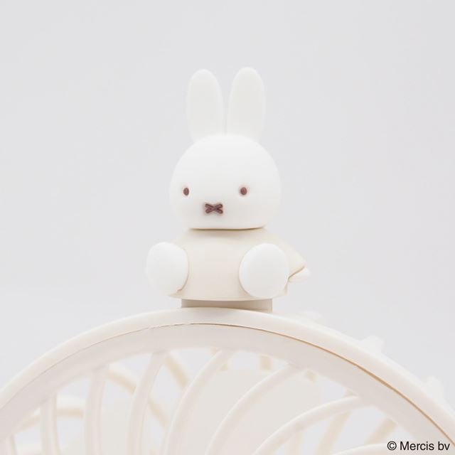価格.com - ハンズフリーでも使える、「ミッフィー」のフィギュアが乗ったハンディファン