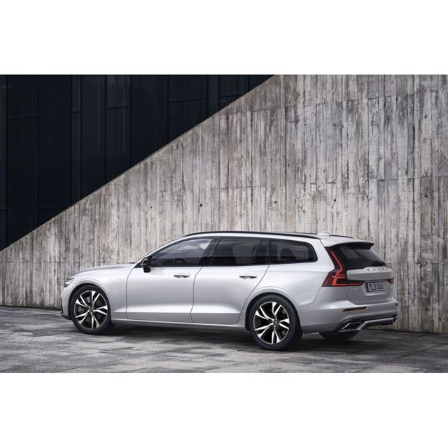 価格.com - ボルボが「S60」「V60」「V60クロスカントリー」「S90」「V90」の仕様を変更し新価格を適用