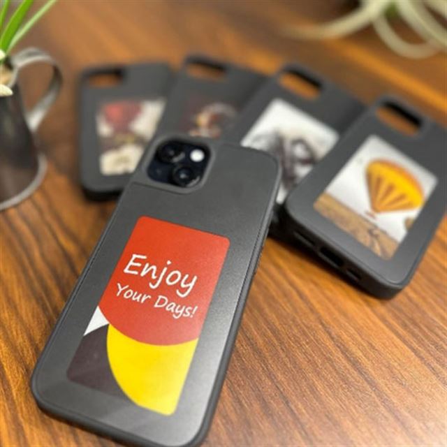 価格.com - ドコモ、電子ペーパーを搭載したiPhone 13/14/15用ケース「e-paper case 01」