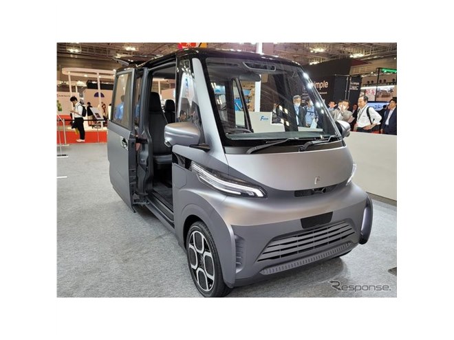 価格.com - 4WSで横にも走る軽EV「FOMM TWO」がデモ走行…ジャパンモビリティショー2023