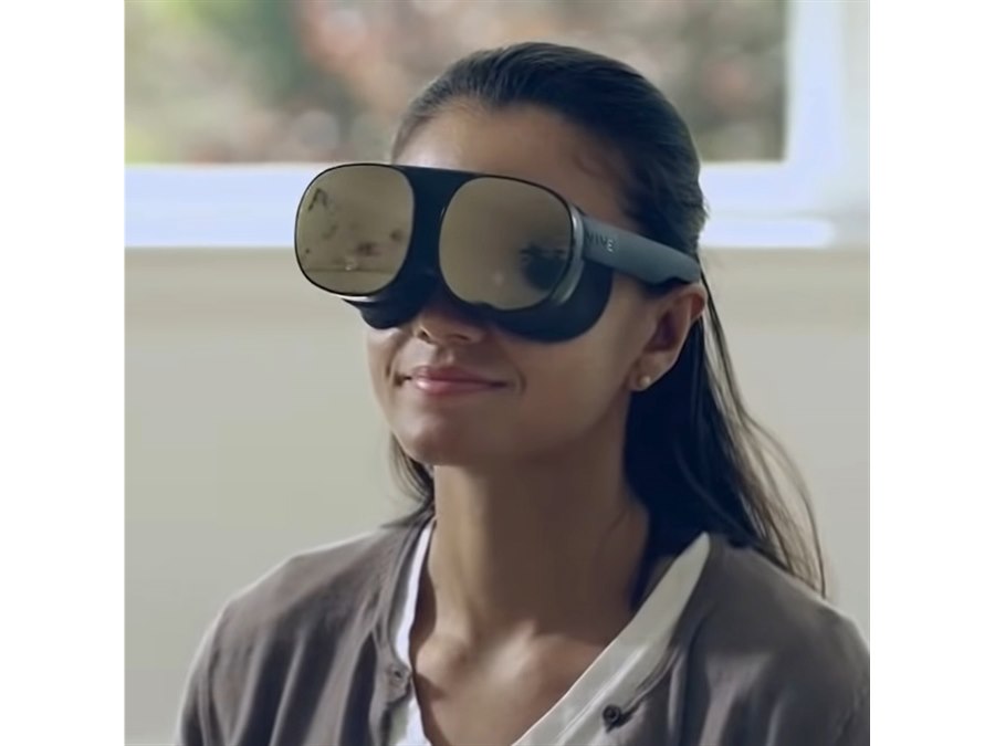 価格.com - HTC、軽量189gボディの折りたたみ式VRグラス「VIVE Flow」を本日11/18発売