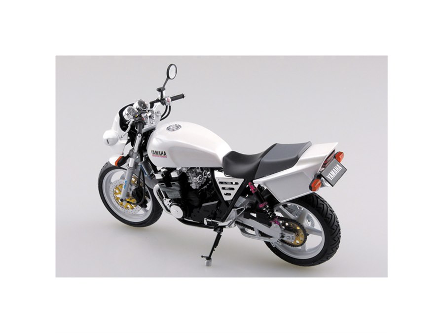 価格.com - 1994年モデルのヤマハ「XJR400S」1/12模型、カスタムパーツ付き