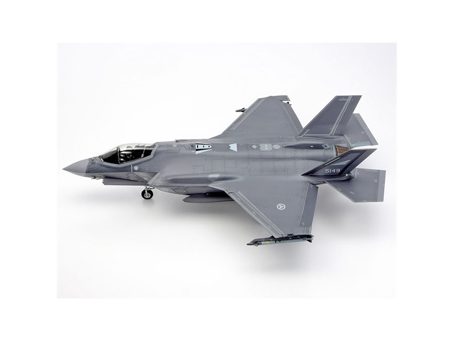 価格.com - タミヤ、ジェット戦闘機「F-35A ライトニングII」の1/48プラモを本日12/17発売