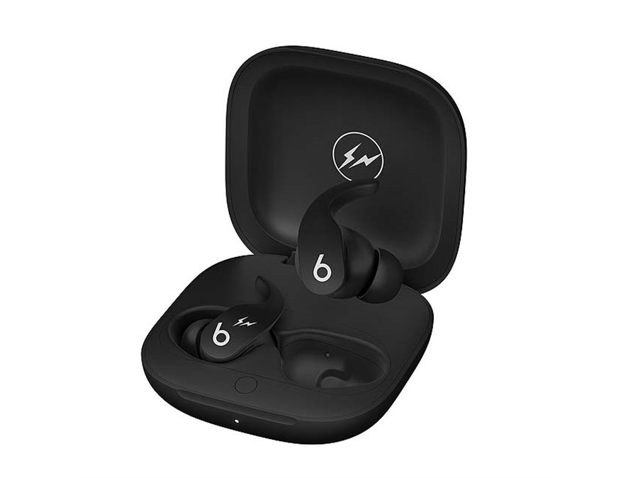 価格.com - Beats×fragment designコラボに第3弾、ブラックとホワイトの「Beats Fit Pro」