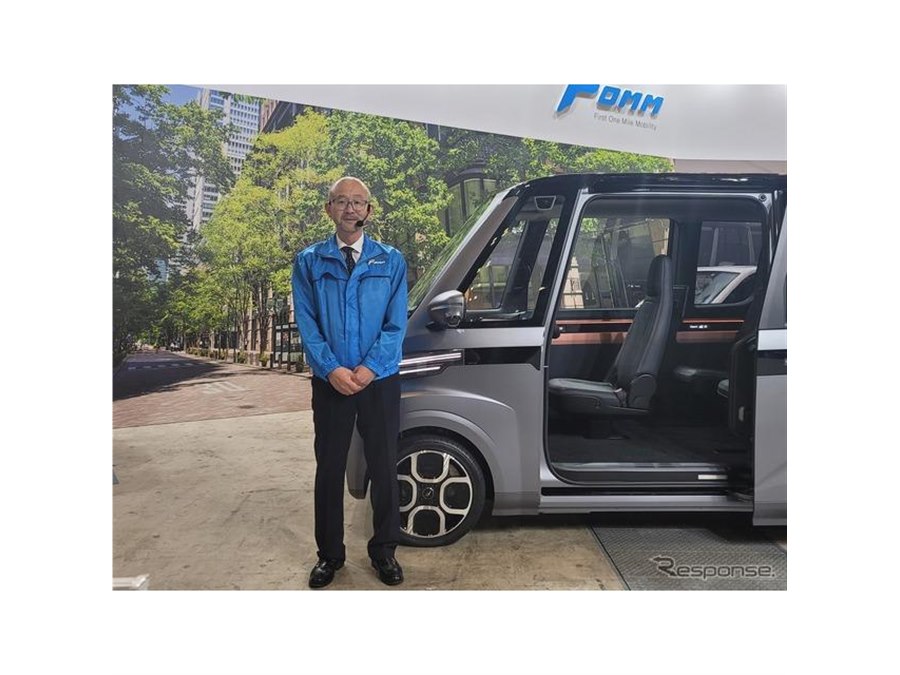 価格.com - 4WSで横にも走る軽EV「FOMM TWO」がデモ走行…ジャパンモビリティショー2023