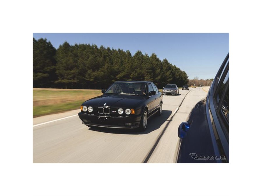 価格.com - BMW『M5』40年の軌跡、歴代モデルが米イベントに勢ぞろい…新型ツーリング発表も