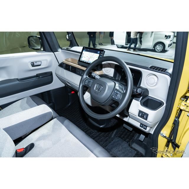 価格.com - 【ホンダ N-BOX 新型】瞳のようなヘッドライトで親しみやすさを…標準タイプ