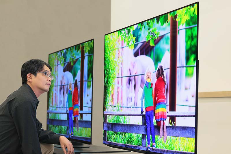 価格.com - [PR企画]量子ドット有機ELパネル搭載 シャープ「AQUOS QD-OLED FS1ライン」を体験