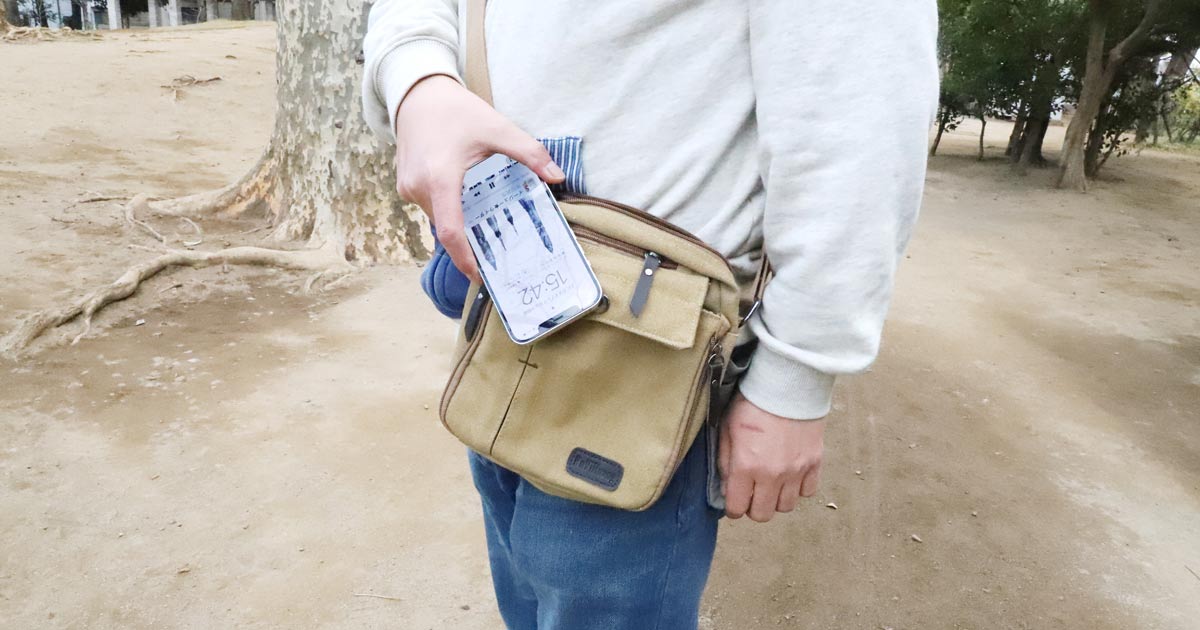 「NFCタグシール」で散歩用バッグを改造したらQOL爆上がり！ スマホをかざすだけでアプリ実行 - 価格.comマガジン