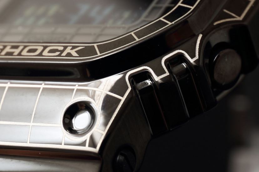 時をかける”フルメタル「G-SHOCK」! レーザーでグリッドを表現 時をかける”フルメタル「G-SHOCK」! レーザーでグリッドを表現