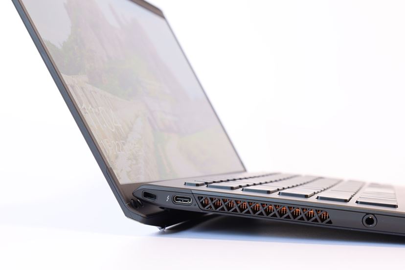 久しぶりにワクワクするVAIOが登場! フルカーボンボディの新 久しぶりにワクワクするVAIOが登場! フルカーボンボディの新