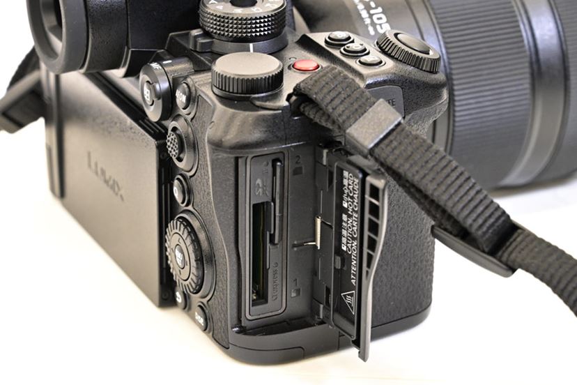 小型・軽量化した「LUMIX S1RII」登場! 8K動画対応の 小型・軽量化した「LUMIX S1RII」登場! 8K動画対応の