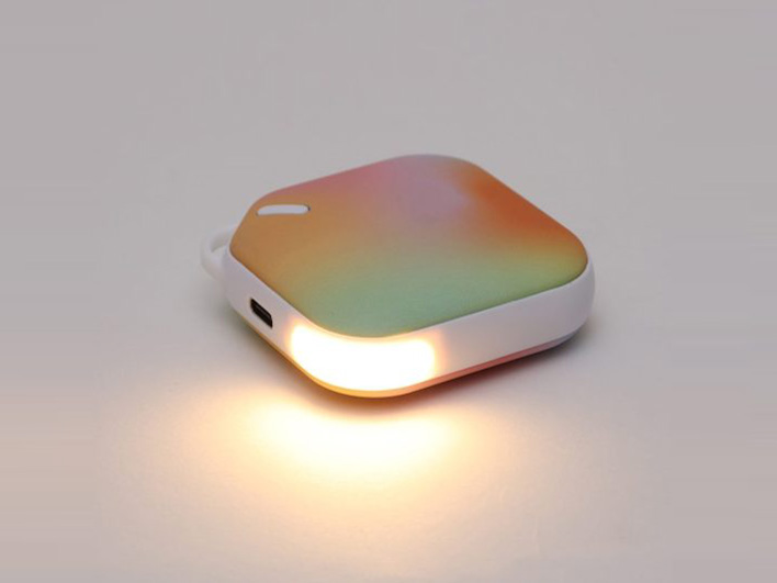 価格.com - 『本体 斜め』 e-KairoCarre 2023 充電式カイロ+LEDライト EK-CR23 [グラデーション] の製品画像